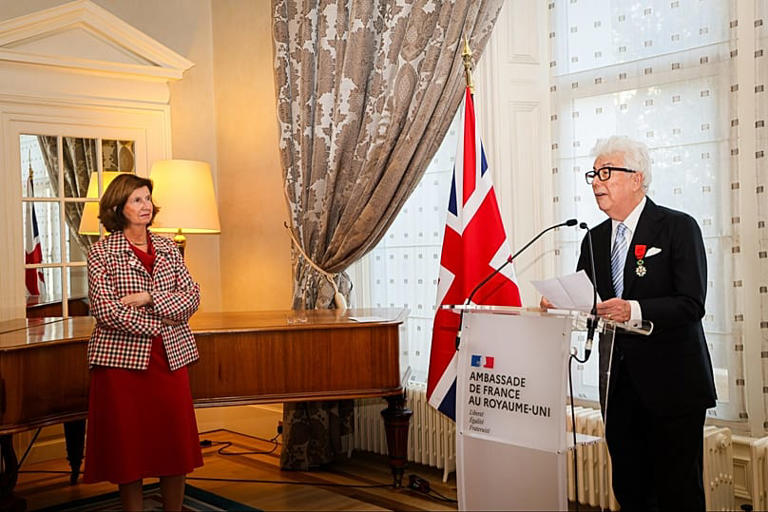 Bienvenue à bord: George Clooney and wife Amal are now officially ...