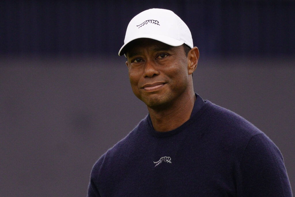 American caddies resented Tiger Woods’ hiring decision: Veteran bagman ...