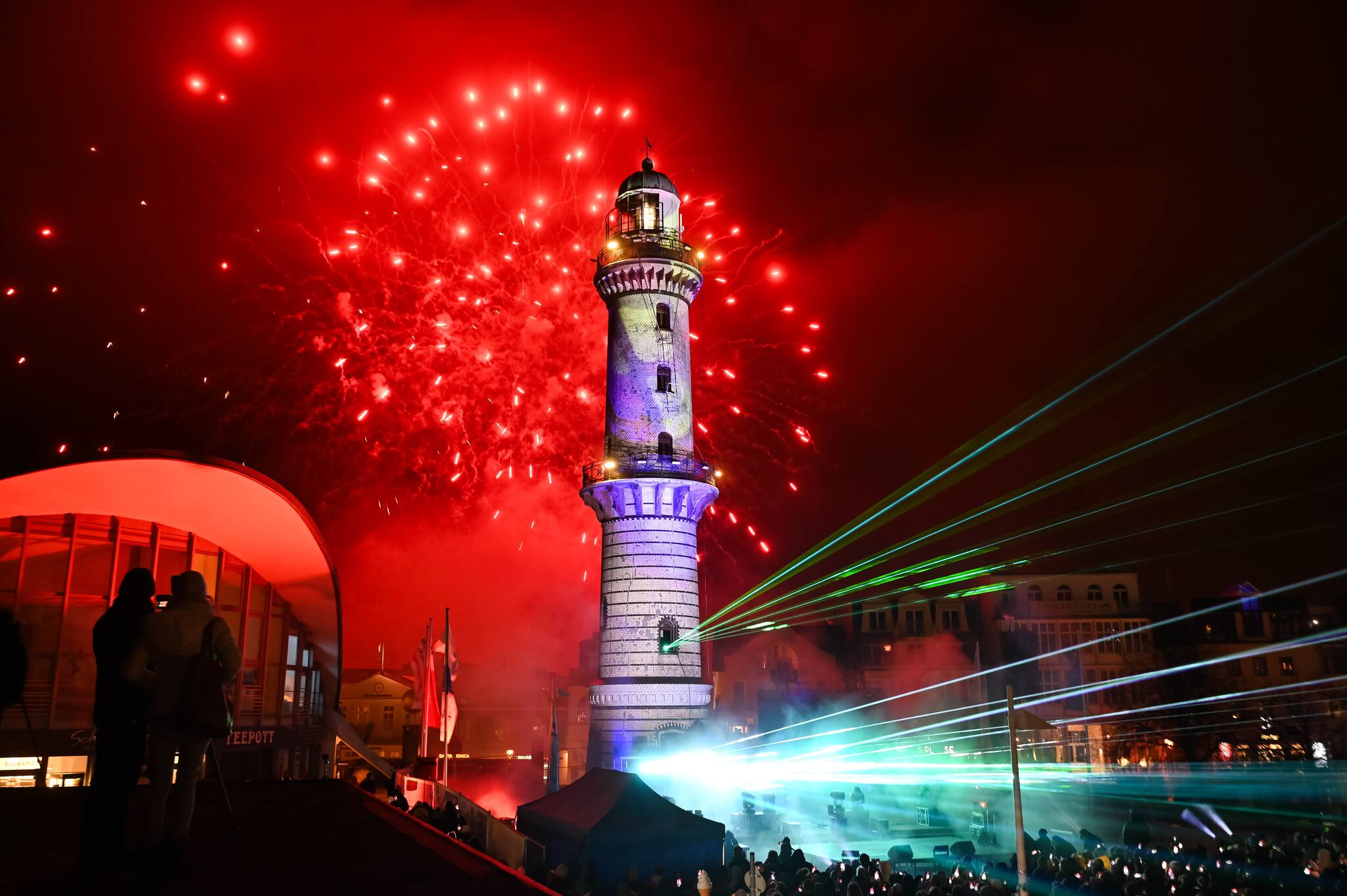 Warnemünder Turmleuchten 2026: Alle Infos zu Programm, Anreise und Strandsperrungen