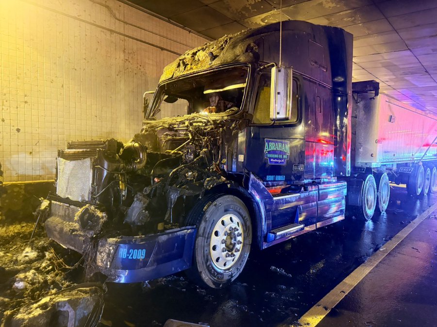 18-wheeler catches fire in Northwest DC tunnel; no injuries reported
