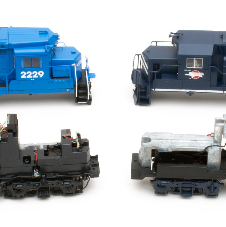 Can DC and DCC locomotives run on the same layout?