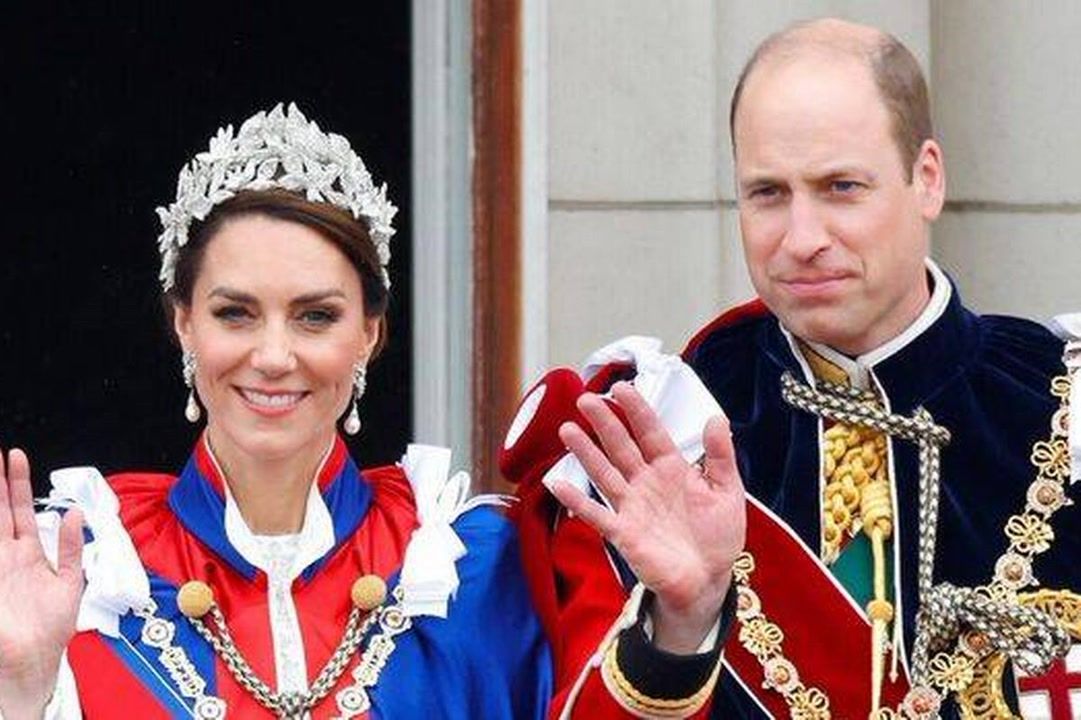 Prince William urged to end outdated royal curtsy tradition