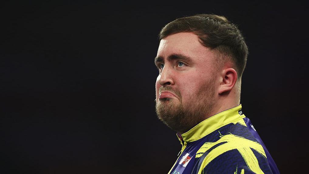 Why is Littler being booed at the darts?