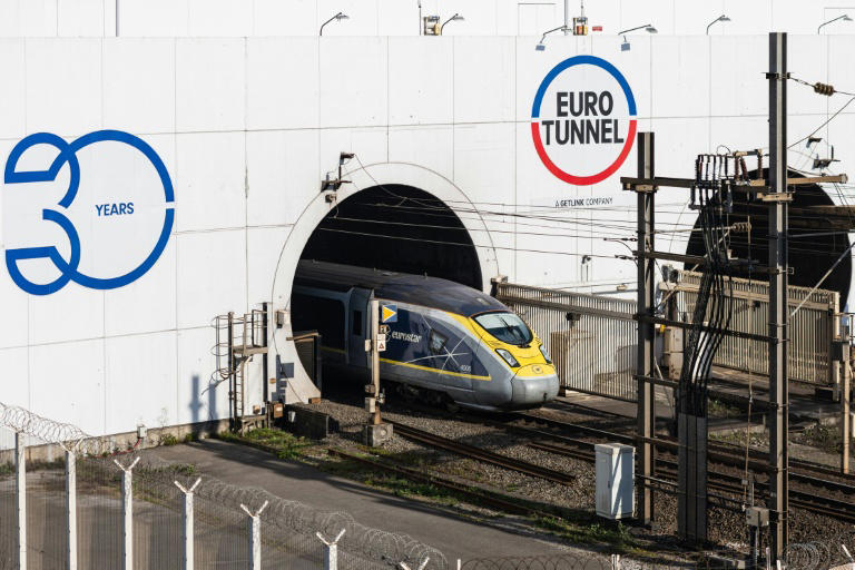 Eurostar suspends all Europe trains due to power problem