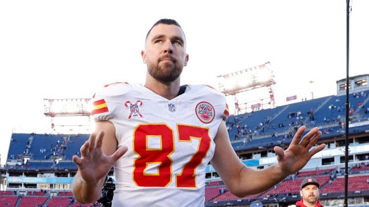 Travis Kelce gets advice from Patriots legend amid retirement rumors