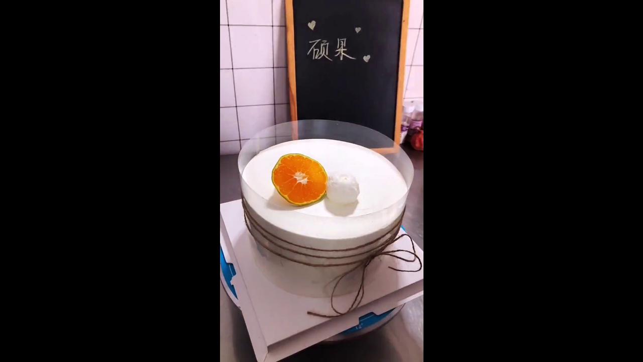 Burnishing White Cake Design With Fruits Toppings Cake