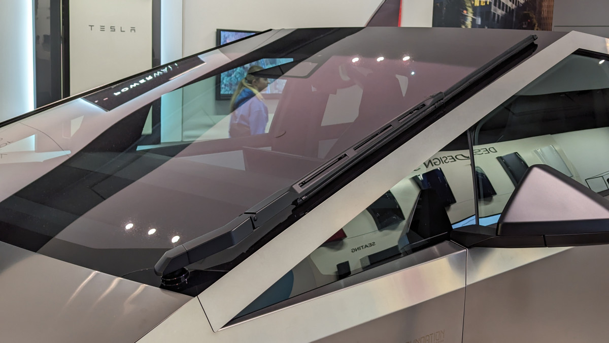 Winter exposes Tesla Cybertruck's major design flaw