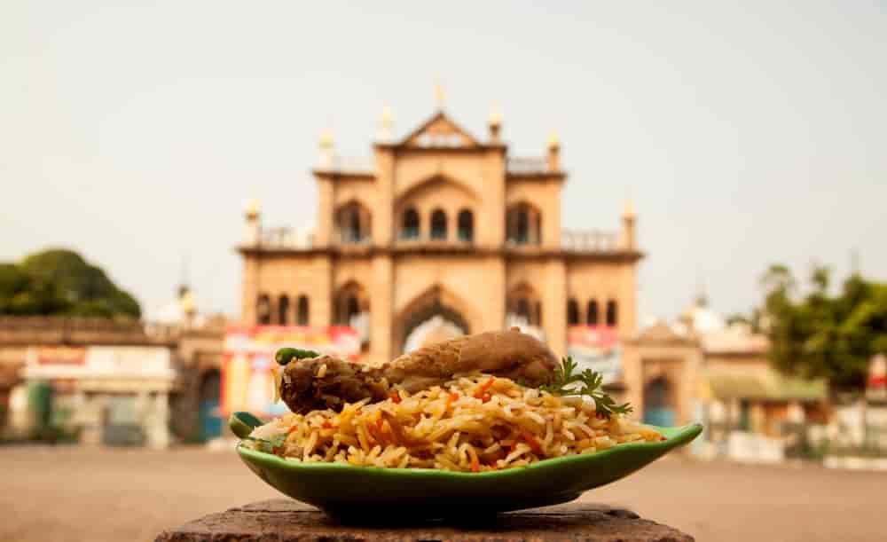 7 Best Food in Lucknow and the Places People Swear By