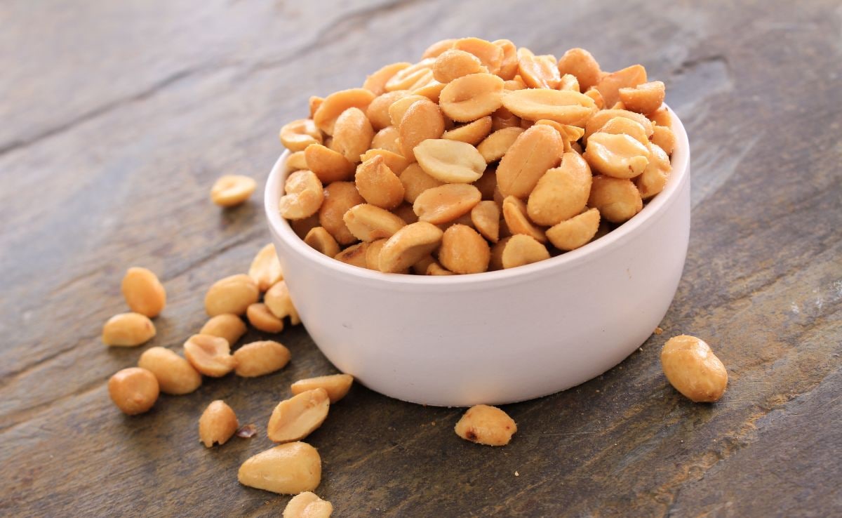 Peanuts in winters: How to consume safely without gaining weight