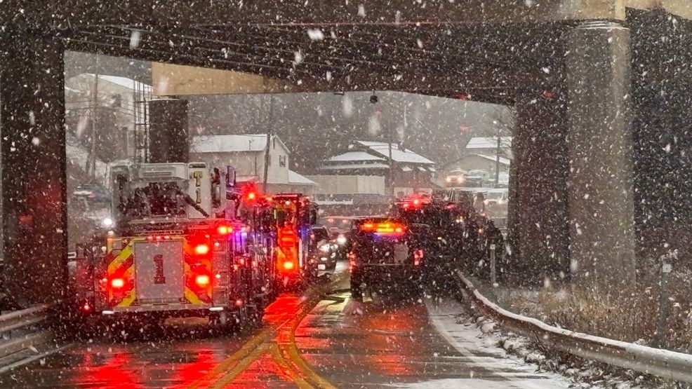 Driver hospitalized after vehicle comes off I-77 overpass in Charleston ...