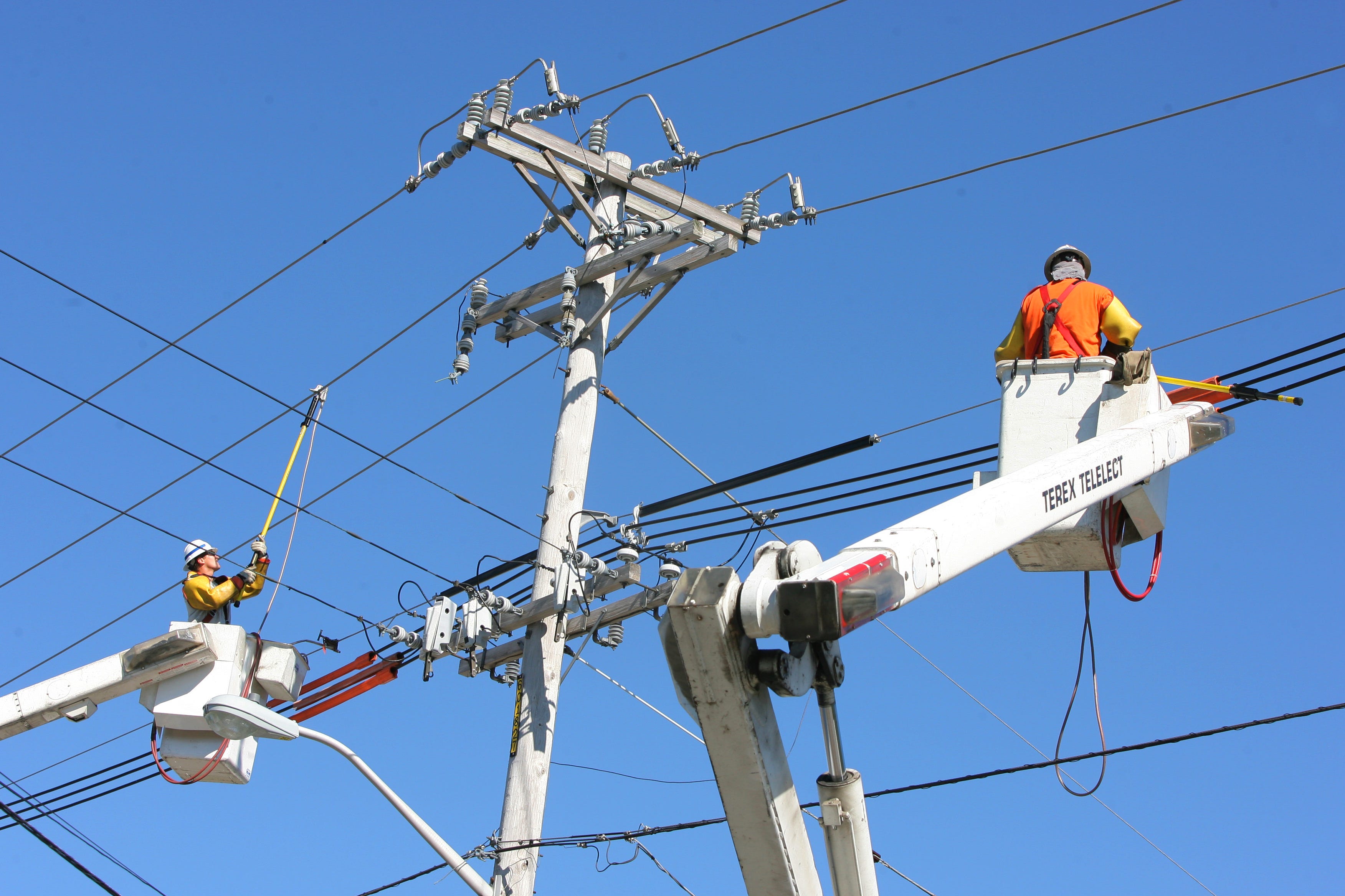 Winds up to 50mph could knock power in Rhode Island. See power outage maps