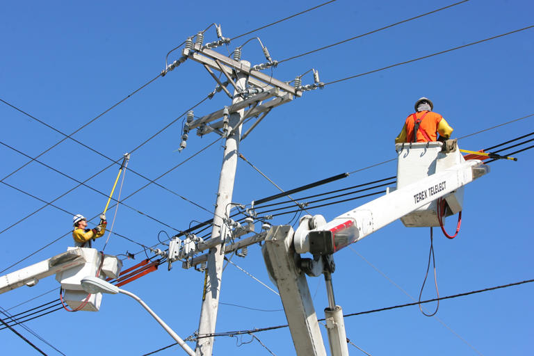 Winds up to 50mph could knock power in Rhode Island. See power outage maps