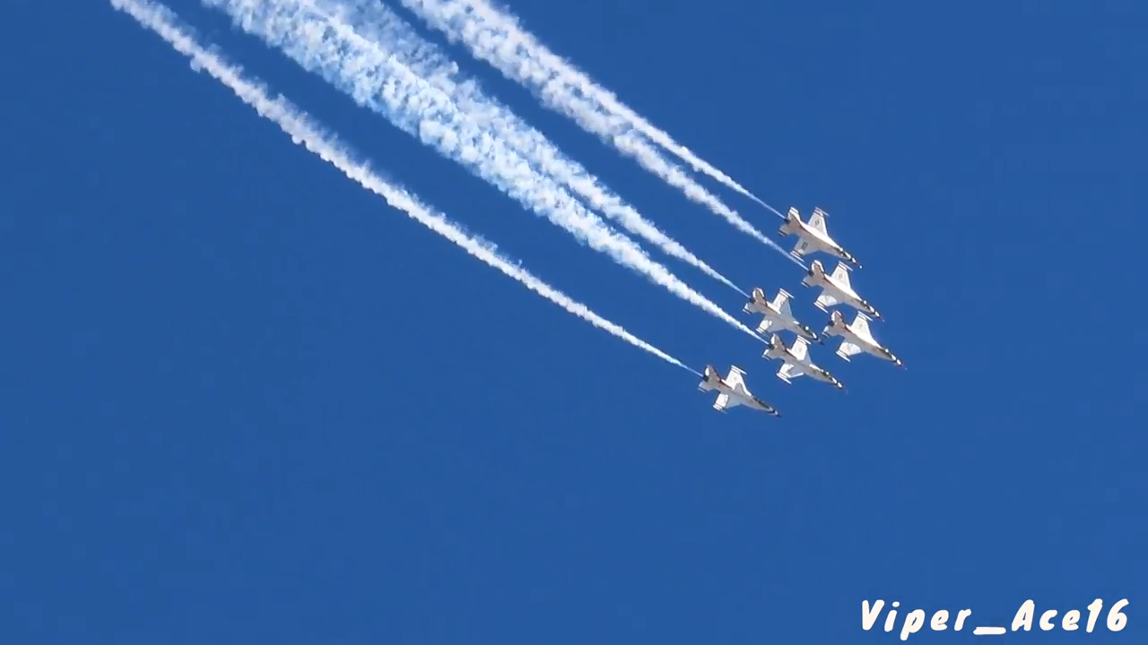 USAF Thunderbirds in full force at Houston airshow