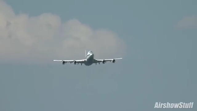 America’s doomsday plane flies past the crowd