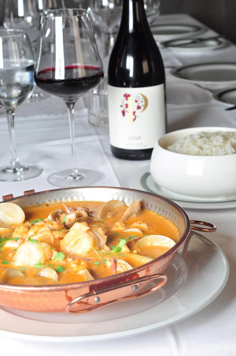 Com “os pratos que fizeram história”, famoso restaurante de Cascais ...