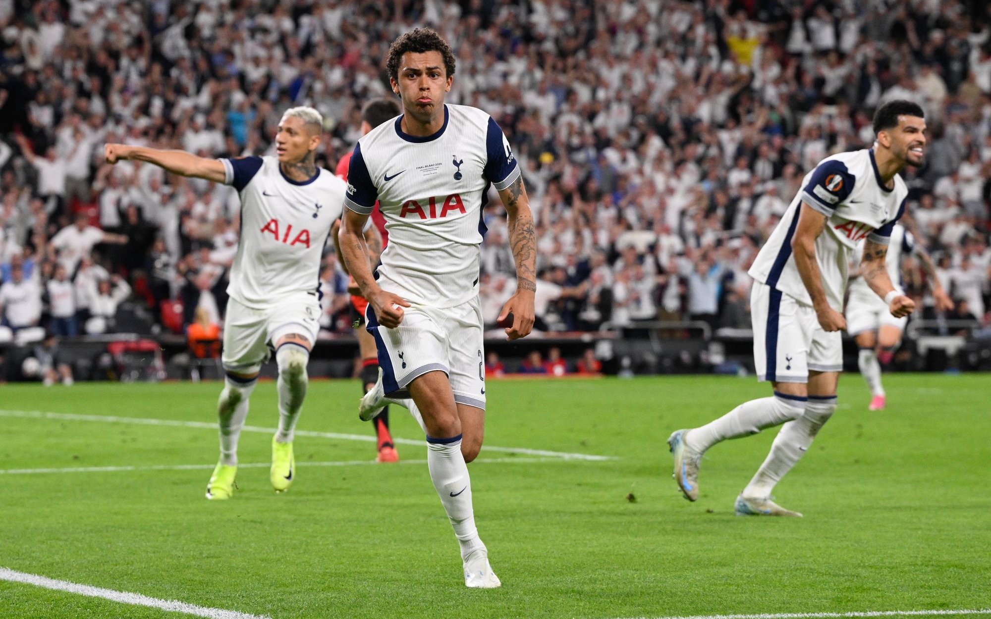 Spurs wait on Johnson decision after Crystal Palace agree £35m deal