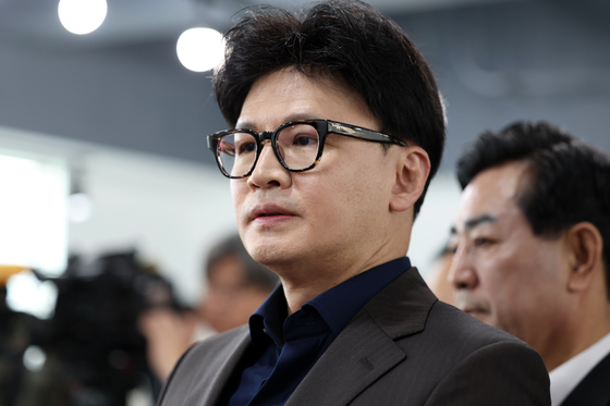 국힘 '당원게시판 사건' 윤리위 회부…한동훈 "가족이 쓴 것, 나중에 알아"