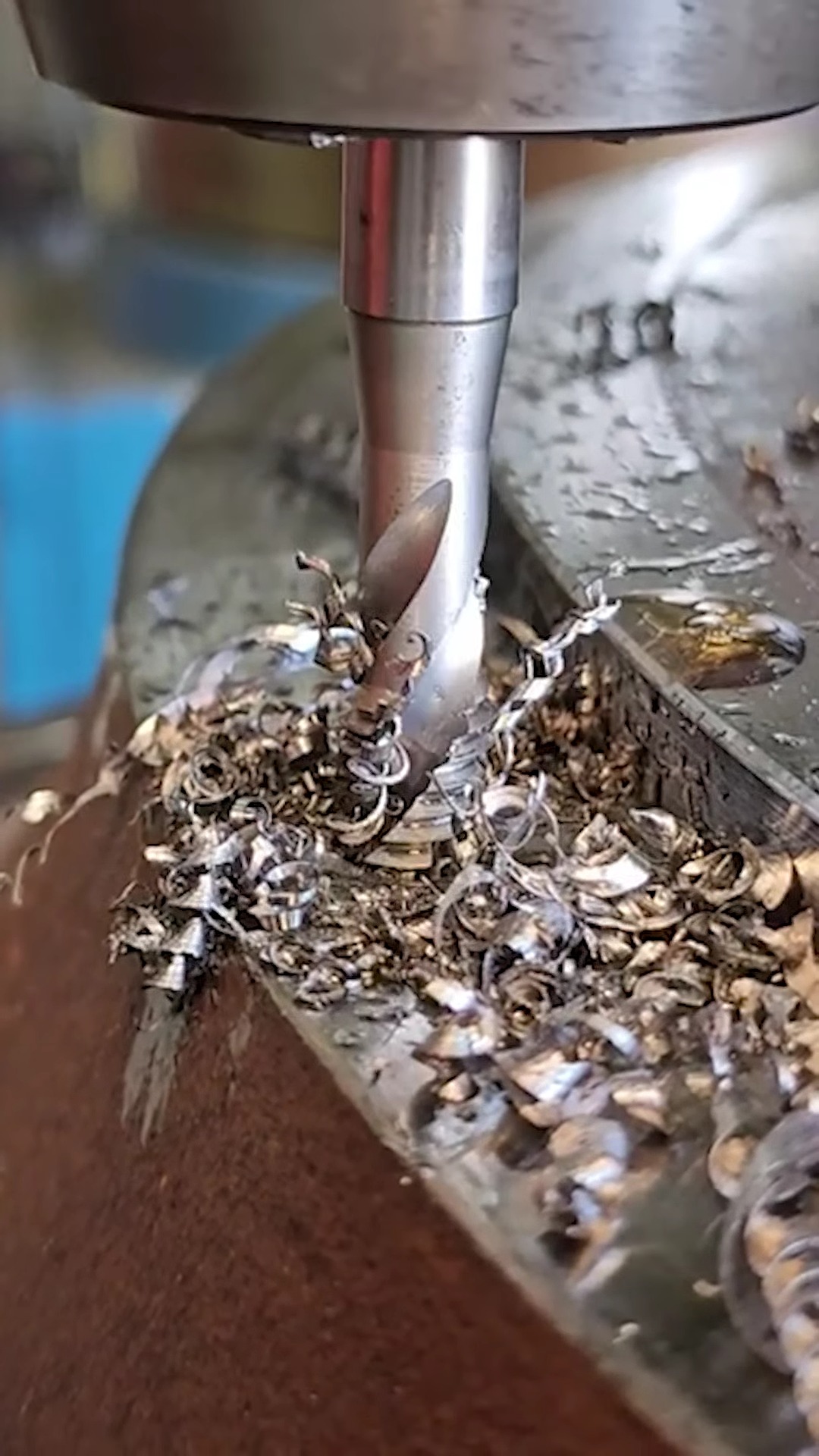 Repairing a worn final drive spindle on a D11