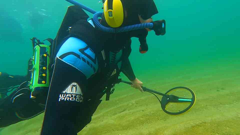 Jewelry, money, and a possible murder weapon found underwater