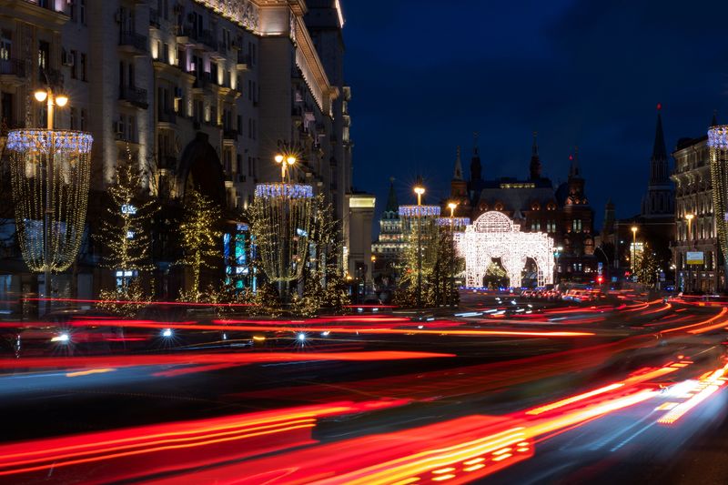 Russians curb New Year spending despite falling inflation