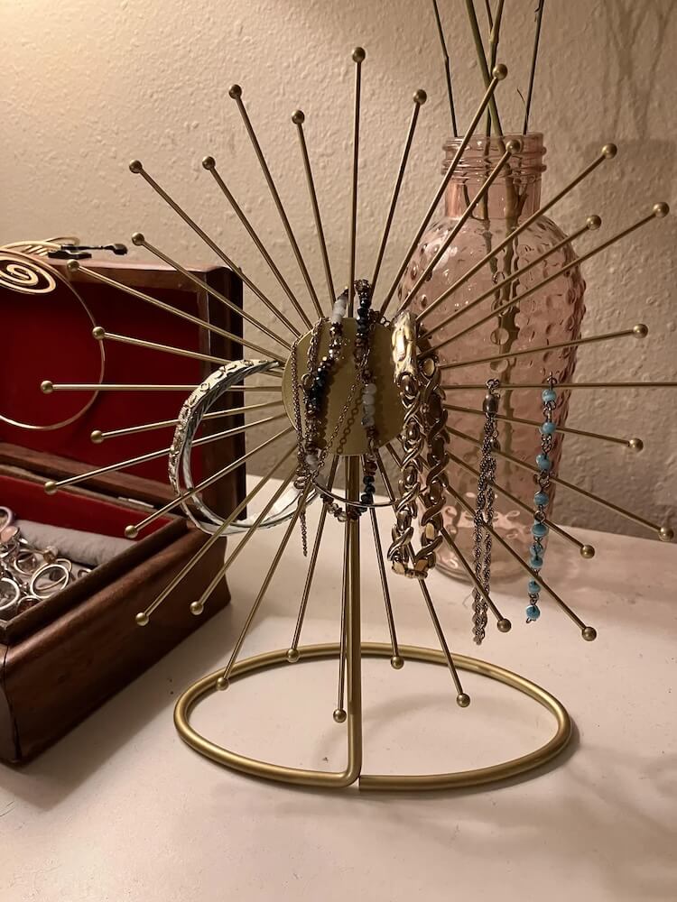 Passerby shares photo after finding creative use for thrown-out ...