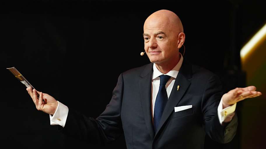 Il nuovo fuorigioco e la lotta alle perdite di tempo: parla Infantino