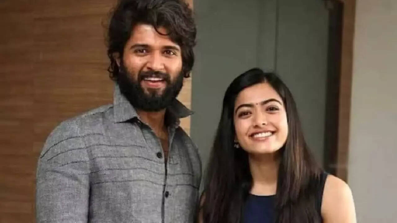 First cake bite for Vijay Deverakonda; fans melt as Rashmika-Vijay ...
