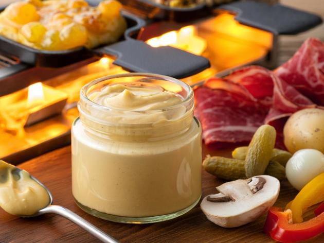Cremig, würzig und perfekt zu Raclette oder Fondue: Selbstgemachte ...