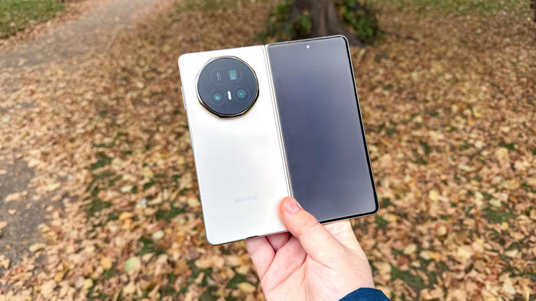 Foldable phones had a big year in 2025, and iPhone Fold’s arrival in ...