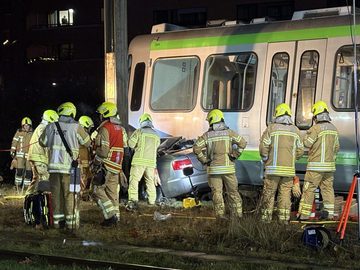 Unfall-Drama in Hannover: Tonnenschwere Stadtbahn zerquetscht Auto