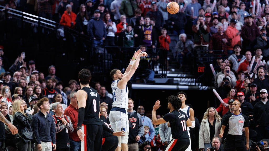 Thompson misses 3-point attempt at buzzer, Dallas Mavericks lose to ...