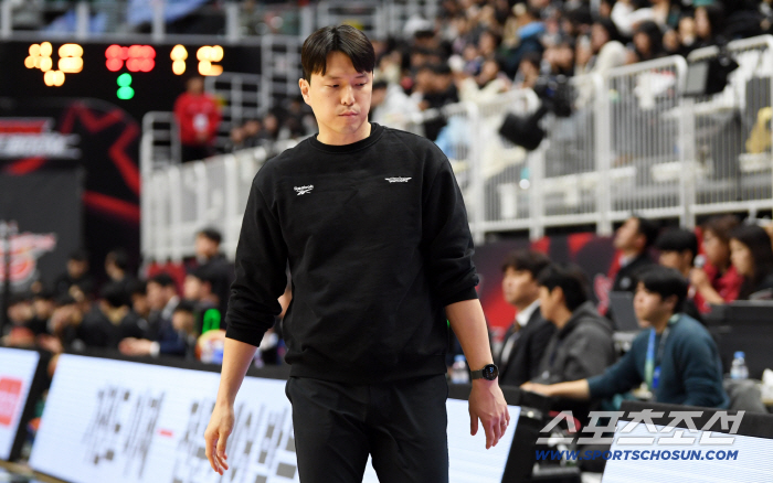 Samsung manager Kim Hyo-beom has a lot on his mind