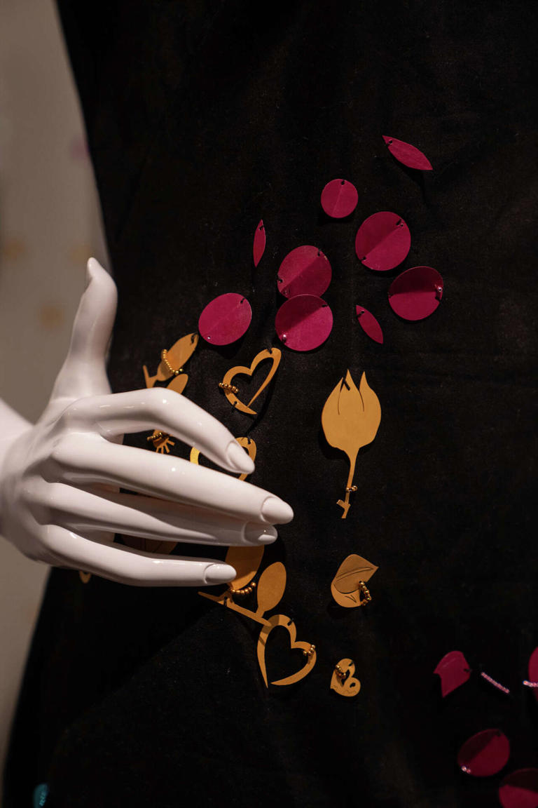 What if beauty didn't poison anyone? UT lab is rethinking fashion