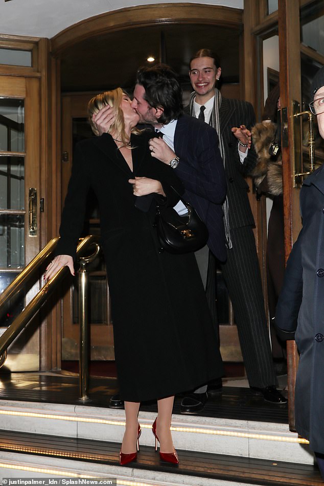 Penny Lancaster, 54, shows off her 'Hot Legs' as she and Rod Stewart ...