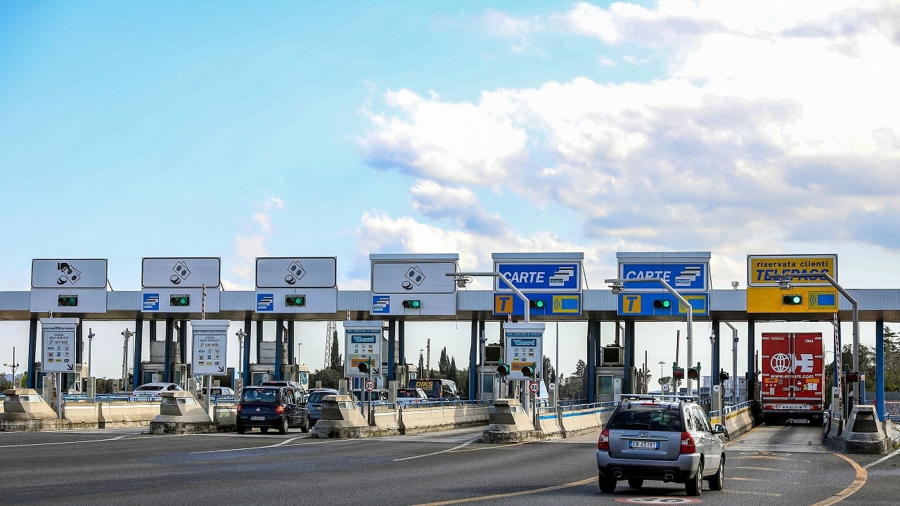 Pedaggi autostrade: dall’1 gennaio 2026 rincari dell’1,5%