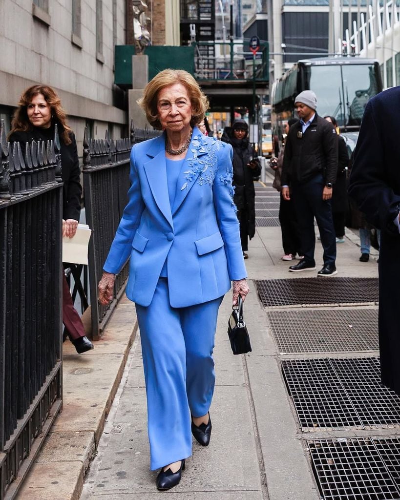 El 2025 de la reina Sofía en 20 imágenes únicas: de su foto con Alaska ...