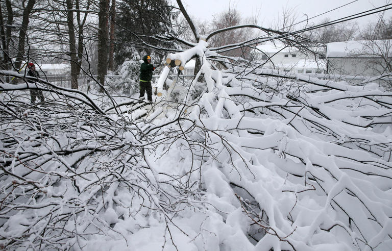 Fast-hitting snow squalls target New York. What to know