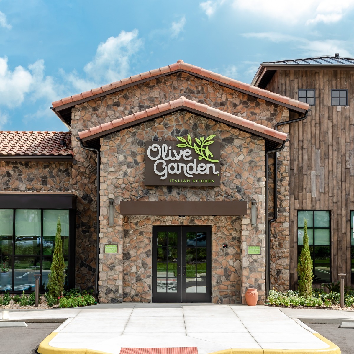 Olive Garden one of two major chains to open in Penitas Crossing ...