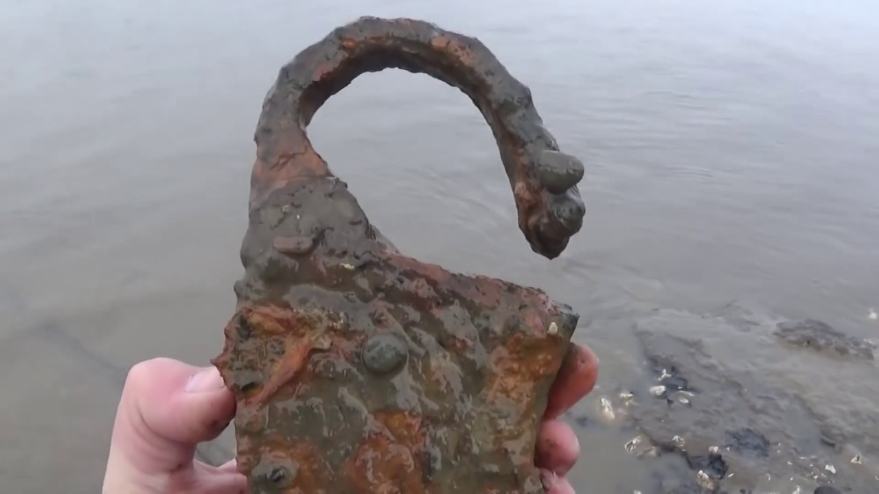 Who owned this pirate-inspired pipe? | Mudlarking