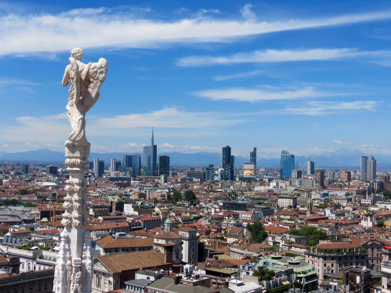 Buon compleanno Madonnina! La statua della Vergine che veglia su Milano ...