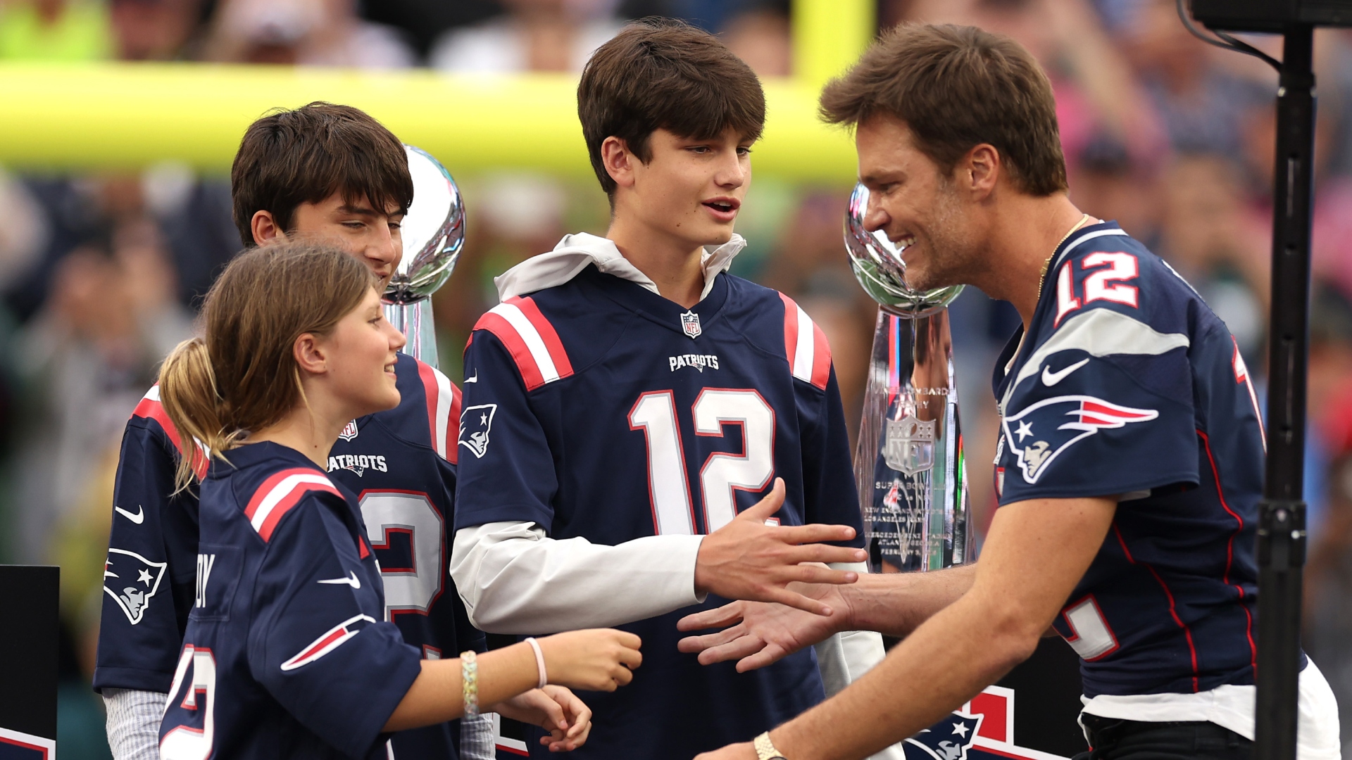 Tom Brady comparte una dulce foto familiar de sus hijos luciendo tan ...