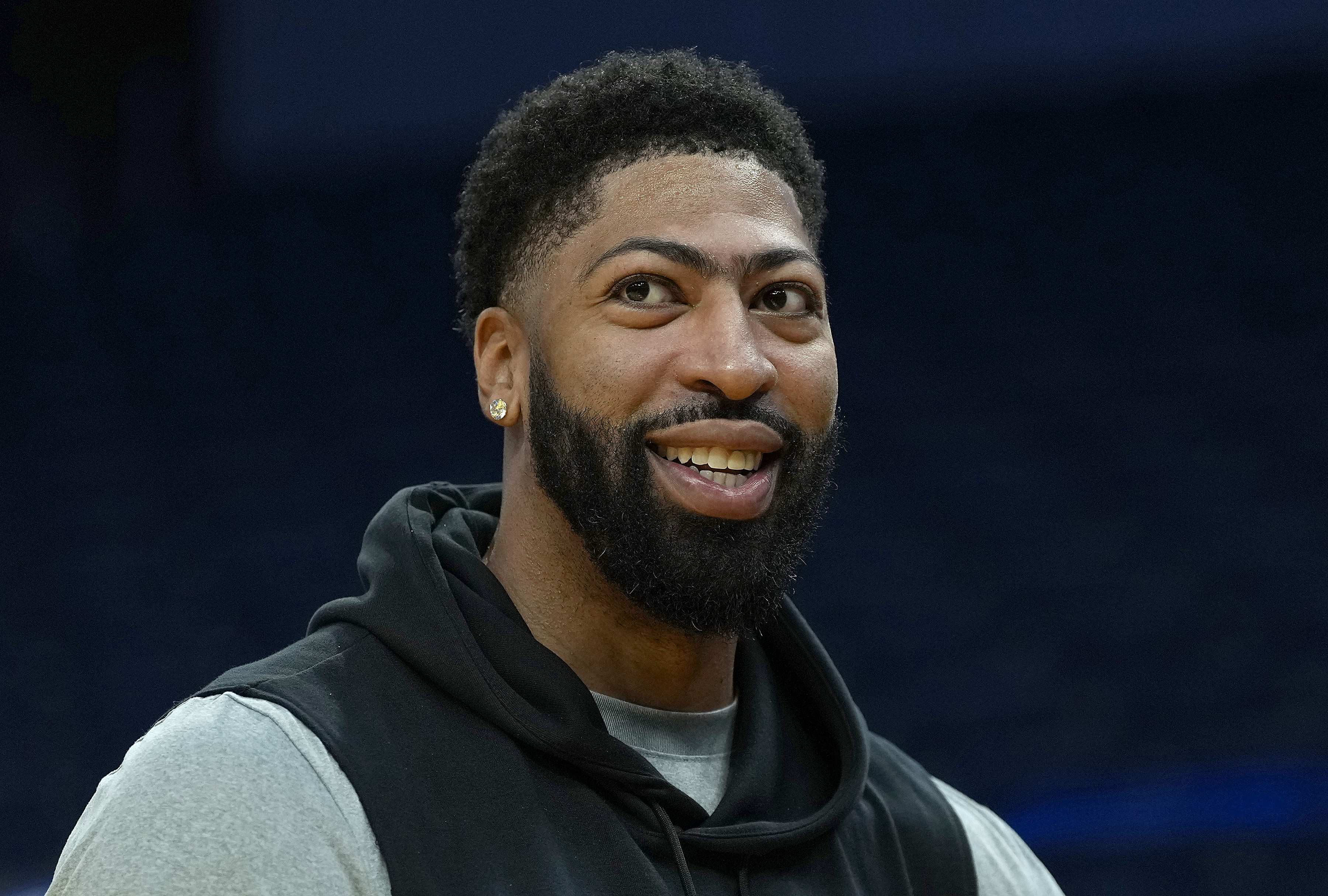 Roundtable: What should the Dallas Mavericks do about Anthony Davis?