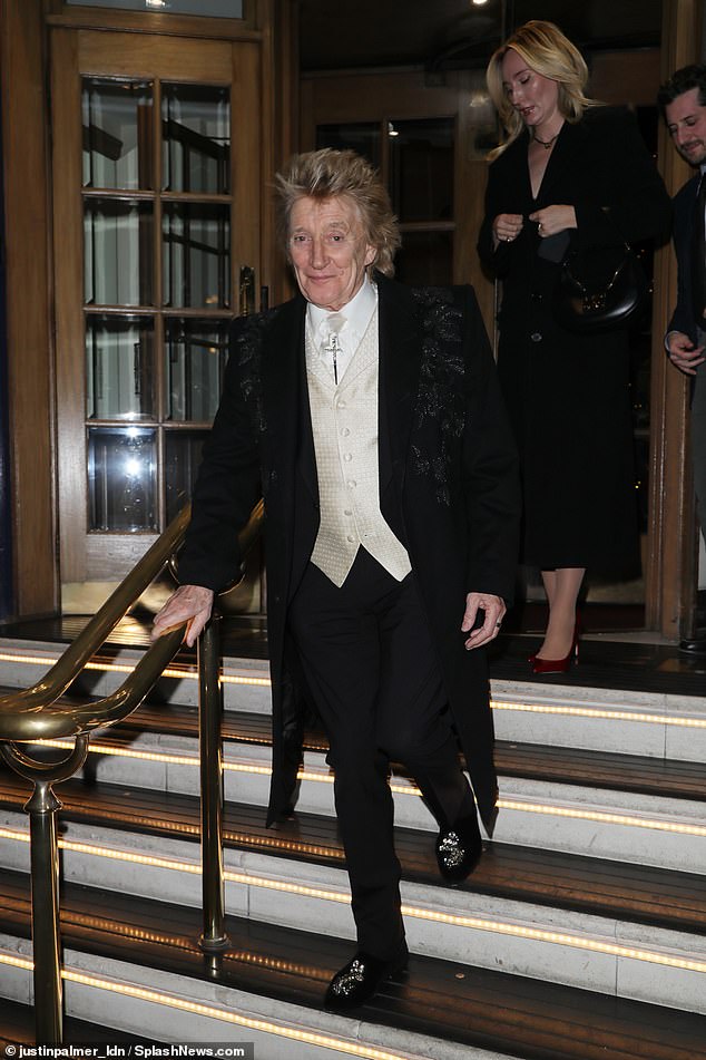 Penny Lancaster, 54, shows off her 'Hot Legs' as she and Rod Stewart ...