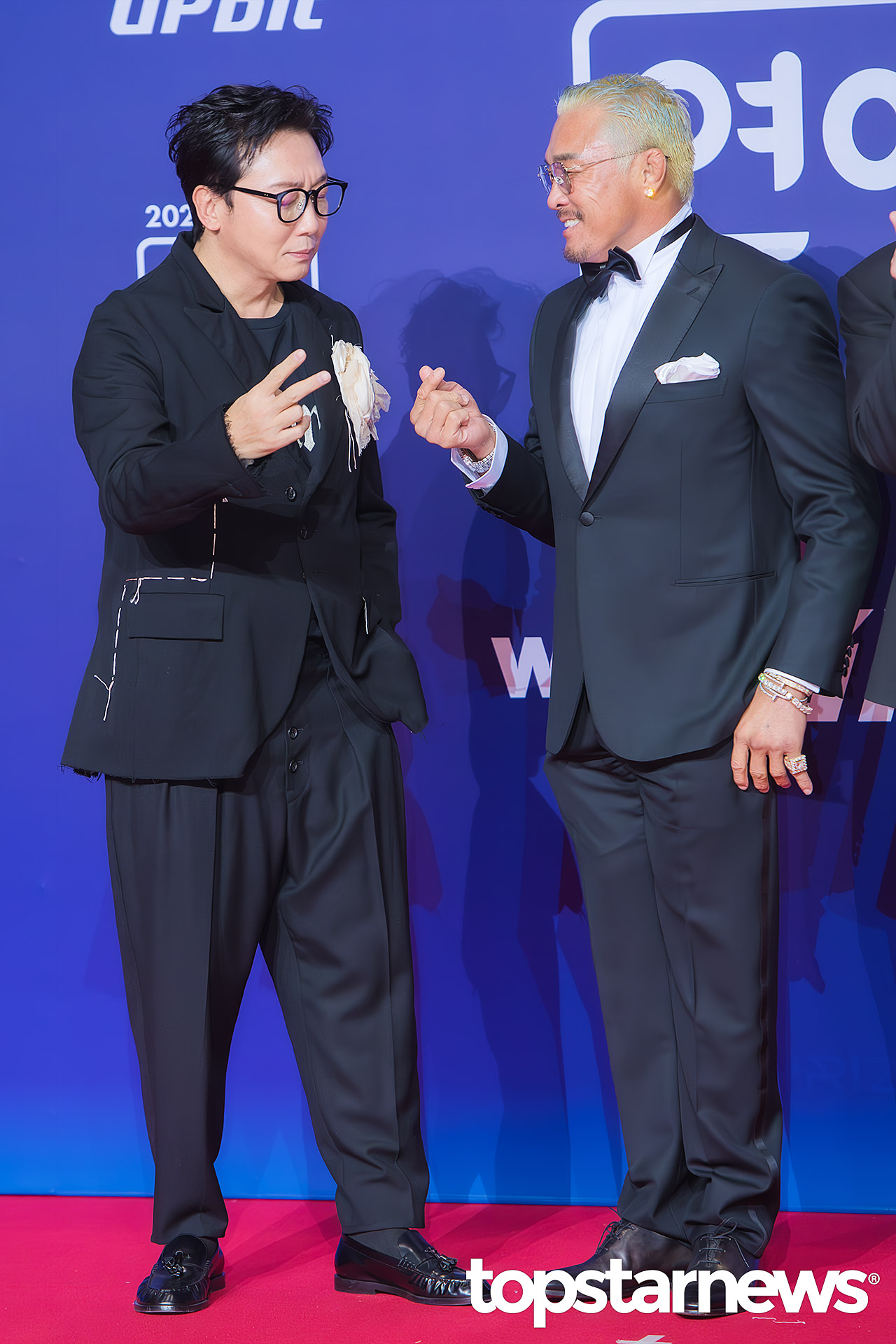 [HD포토] '한탕 프로젝트 - 마이턴' 탁재훈-추성훈, '장안의 화제 침대 투샷 커플' (2025 SBS 연예대상)