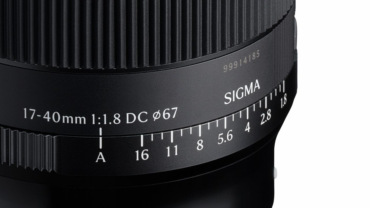 12 lenses of Christmas: Sigma brings the bokeh, Fujifilm flips a ...