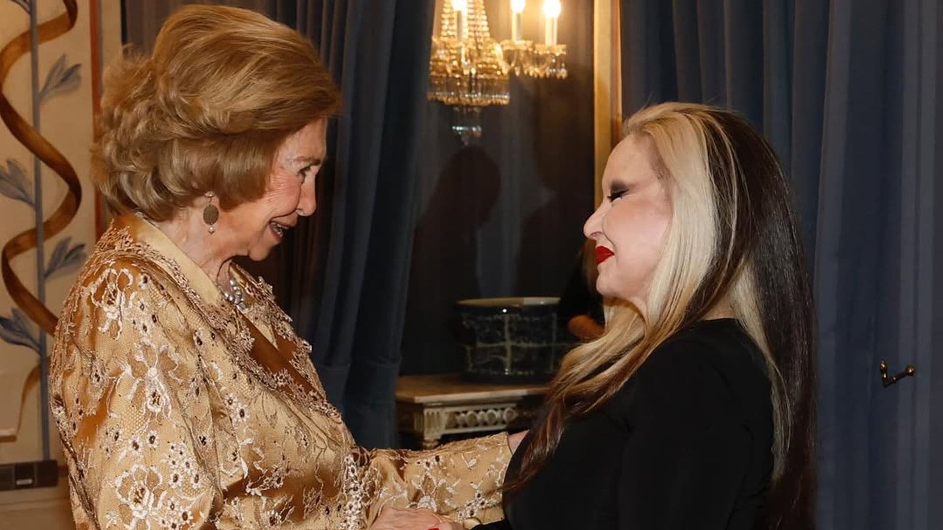 El 2025 de la reina Sofía en 20 imágenes únicas: de su foto con Alaska ...