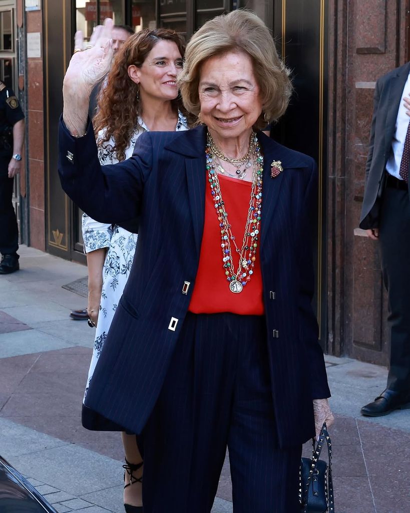 El 2025 de la reina Sofía en 20 imágenes únicas: de su foto con Alaska ...