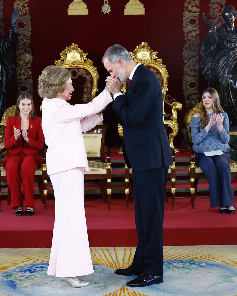 El 2025 de la reina Sofía en 20 imágenes únicas: de su foto con Alaska ...