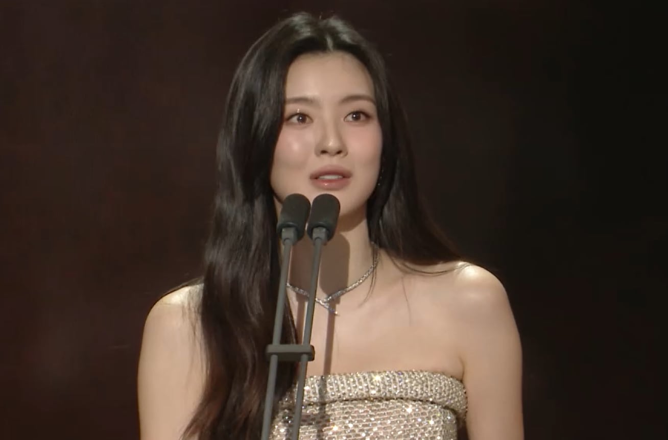 Lee Sun-bin's 'Of course' to marriage invite at awards