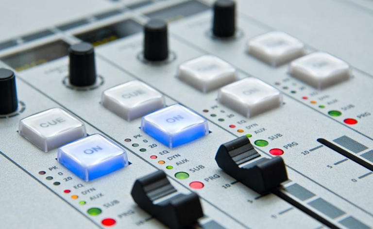 Radio signals peace in Manipur as Thadou tribe seeks to resume live ...